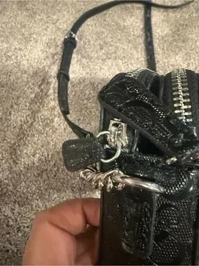 Guess | Bags | Guess Black Signature G Logo Crossbody Bag | Poshmark